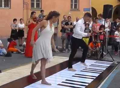 «Χορεύοντας επάνω στα πλήκτρα!